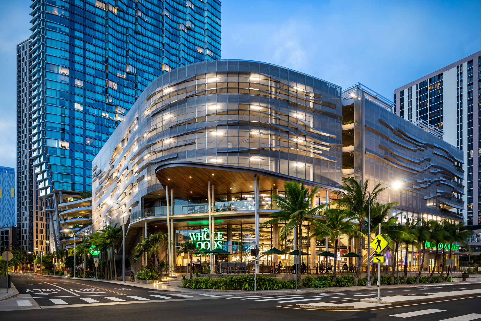 Commercial Architecture Photos in Hawaii of Large Mixed-Use Building